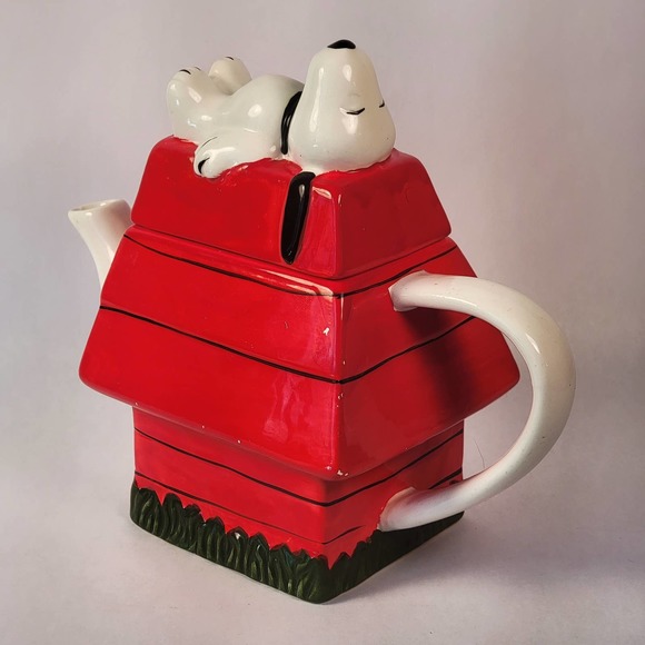 Peanuts | Kitchen | Vintage Peanuts Snoopy On Dog House Ceramic Teapot ...